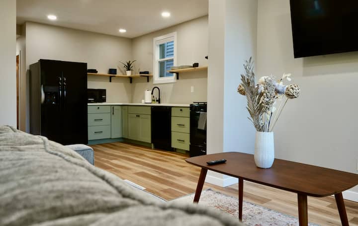 Stunning Remodeled 1-bedroom - University of Notre Dame, Notre Dame