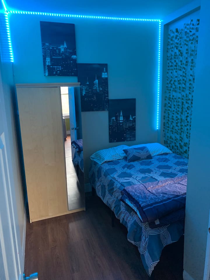 Cozy 1-bedroom Rental. 12 Minutes To Nyc. - A - New York