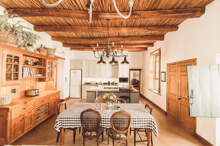 Cape Dutch Manor House & Oak Cottage - Wellington, South Africa