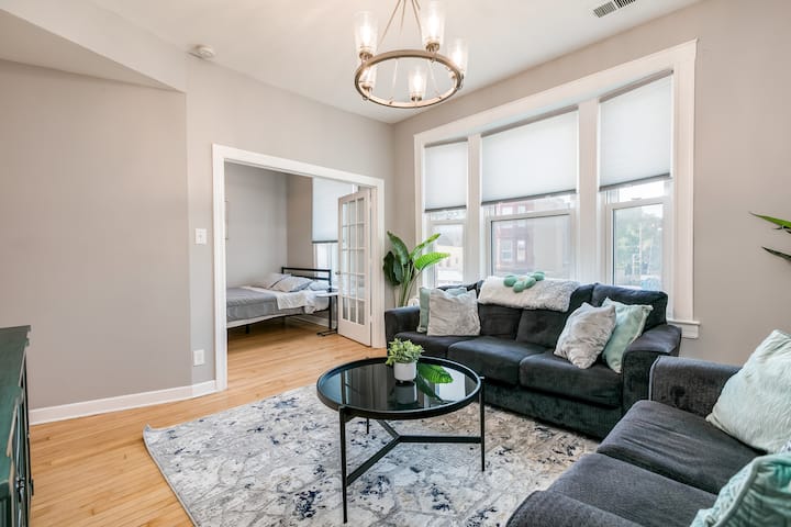 Logan Sq 4br • Free Parking • Near Nightlife & Dt - Chicago