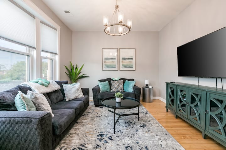 Spacious & Modern 4br Near Downtown And Night-life - Chicago, IL
