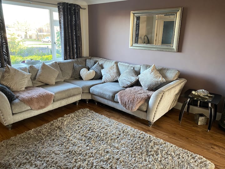 Cheltenham Home Rental. 3 Bed Home With 5 Beds - Tewkesbury