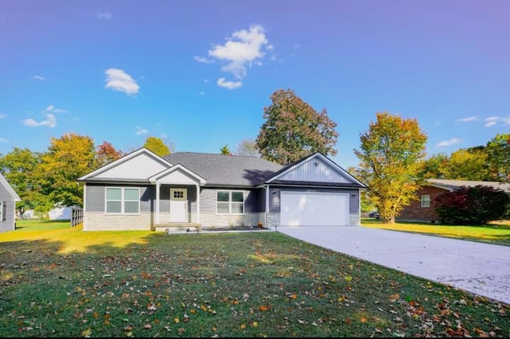 Quiet Neighborhood | Family & Pet  Friendly | I-65 - Elizabethtown, KY