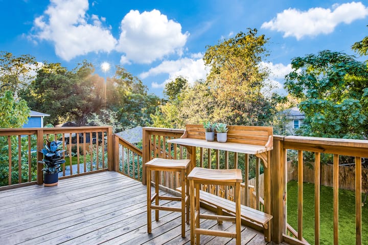 Upscale Chic Modern Elevated Deck & Home No. 4617 - Dallas, TX