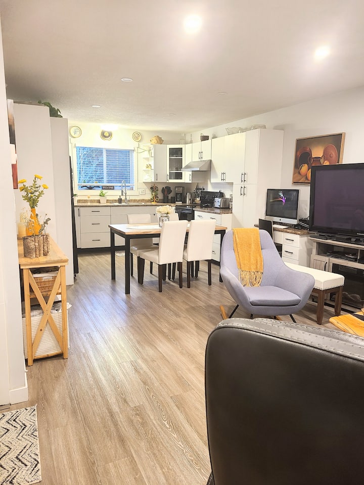 Cozy Apartment Close To The Airport In Sidney, Bc - Sidney