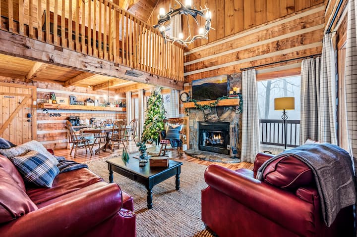 Log Cabin-king & Queen Beds|loft Pool Table|hottub - Pigeon Forge, TN