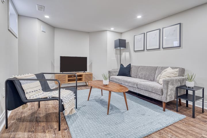 2 Bedroom | Near Dundurn Castle & Waterfalls - Hamilton, Canadá