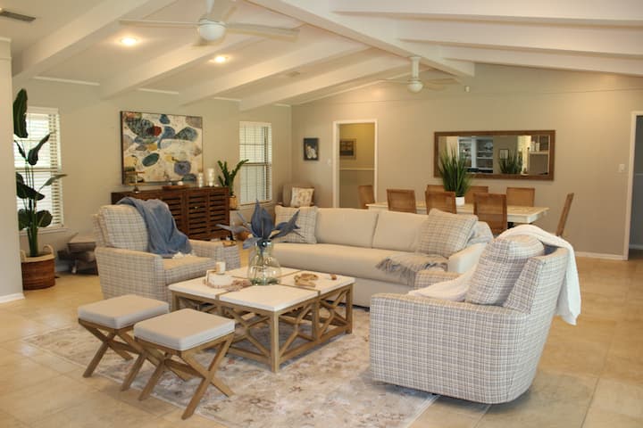 Shoreline Retreat : Abilene Lake House - Abilene Zoo, Abilene