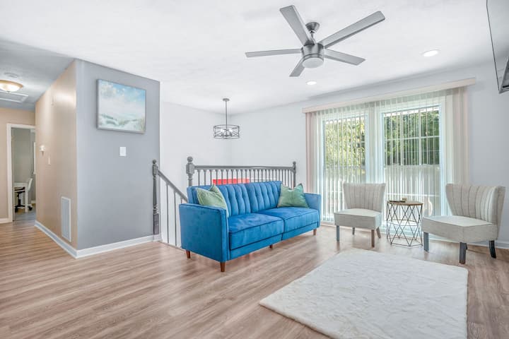 Realtor Red Door - Riverdale, GA