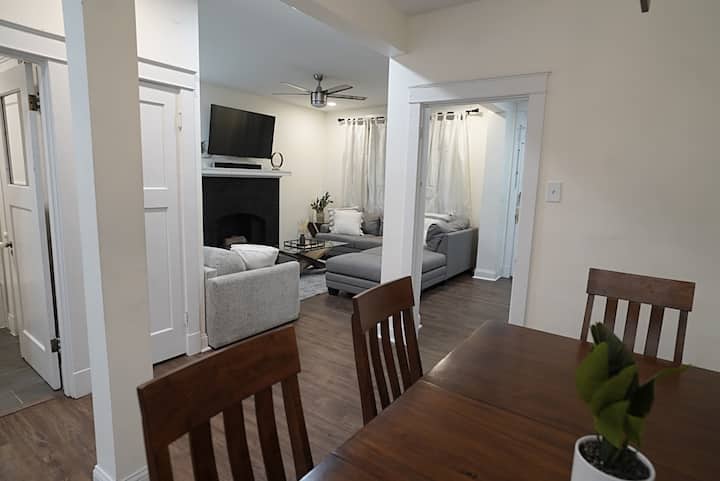 Spacious Stl Sleepaway-5br/8beds - St. Louis, MO