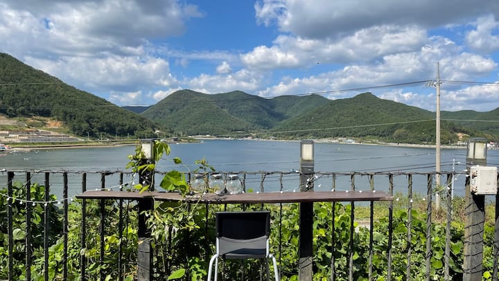 몽뜨레 5호[1층독채] 30평 주택 및 마당에서 몽트뢰 호수같은 오션뷰 보며 힐링하세요 - 고성읍