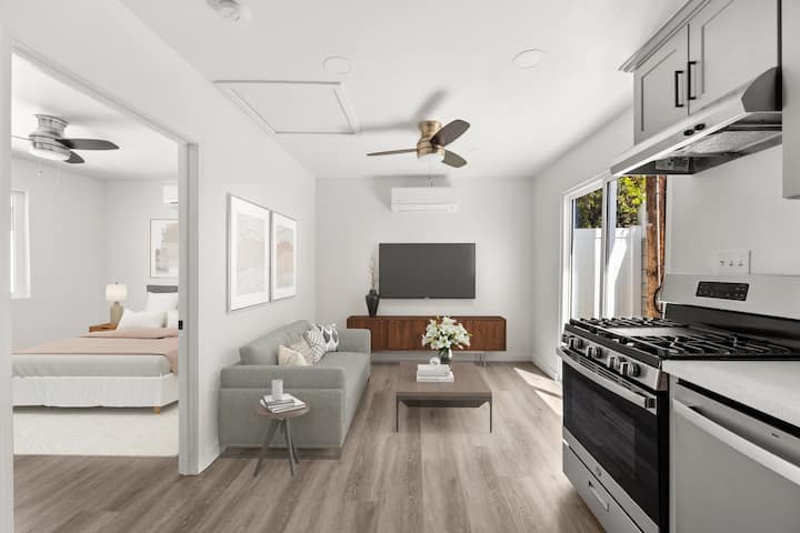 Charming Bixby Knolls 
1 Bed Apt With W/d In Unit - Long Beach, CA