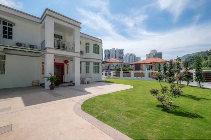 40 Guests Bungalow At Tg Bungah With Outdoor Space - Penang