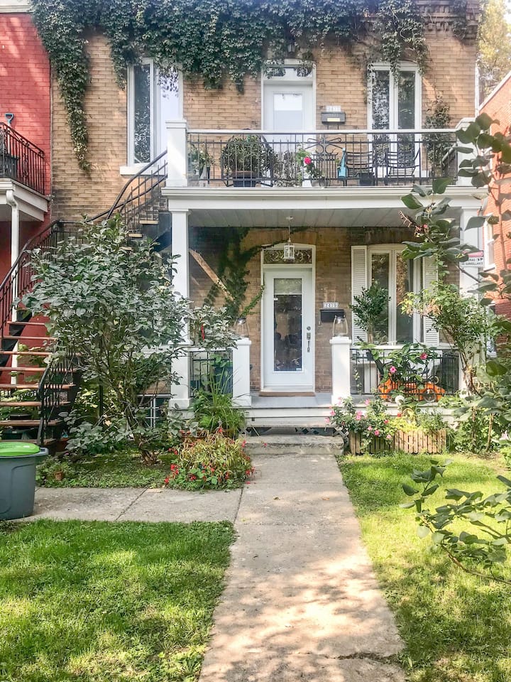 Condo Idyllique | Stationnement Privé, Central - Montreal