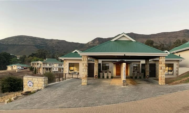 Glen Eagles 1 + Cottage - The Clarens Golf Estate - Clarens