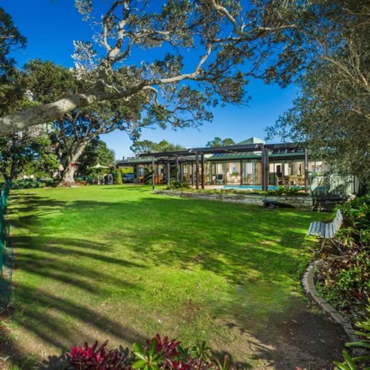Exceptional Waterfront House
Auckland - Auckland