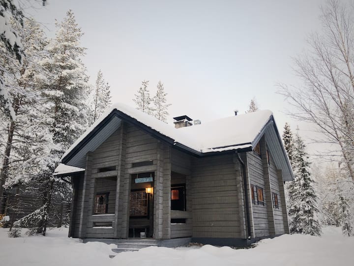 Hirsimökki Luonnonpuiston Rajalla.
4 Makuuhuonetta - Rovaniemi