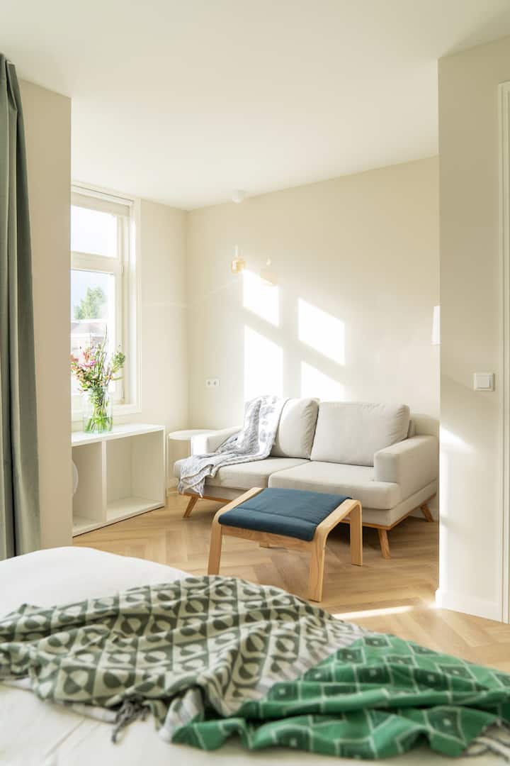 Summer City Trip Special: Balcony Studio By Canal - Amsterdam