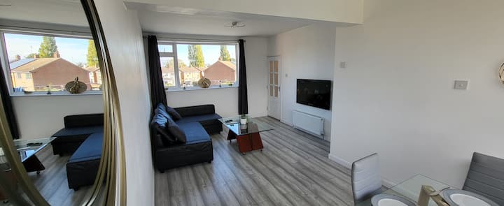 Newly Refurbished 3 Bedroom Flat - Nuneaton
