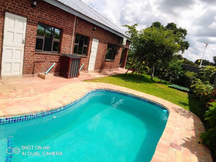 Luxury Family Villa, 6 Bedrooms With A Pool. - Victoria Falls