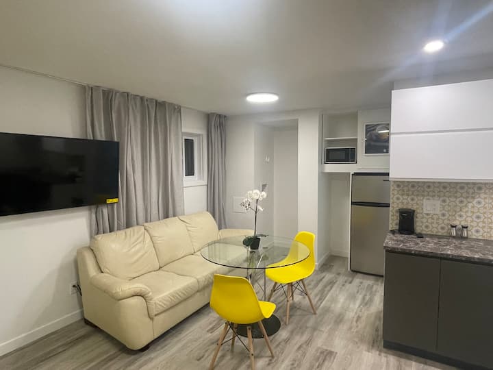 Lovely Studio At Longueuil Metro Station - Longueuil