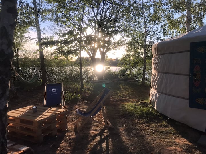 Jurta Na Ostrově Uprostřed Písníku - Hradec Králové