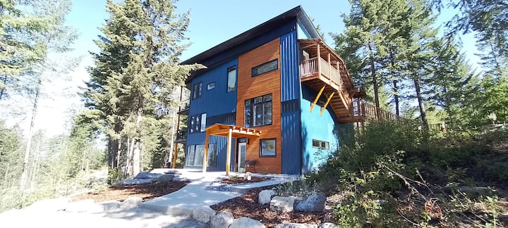 Hilltop Suite With Stunning Views Of Mountains - Golden