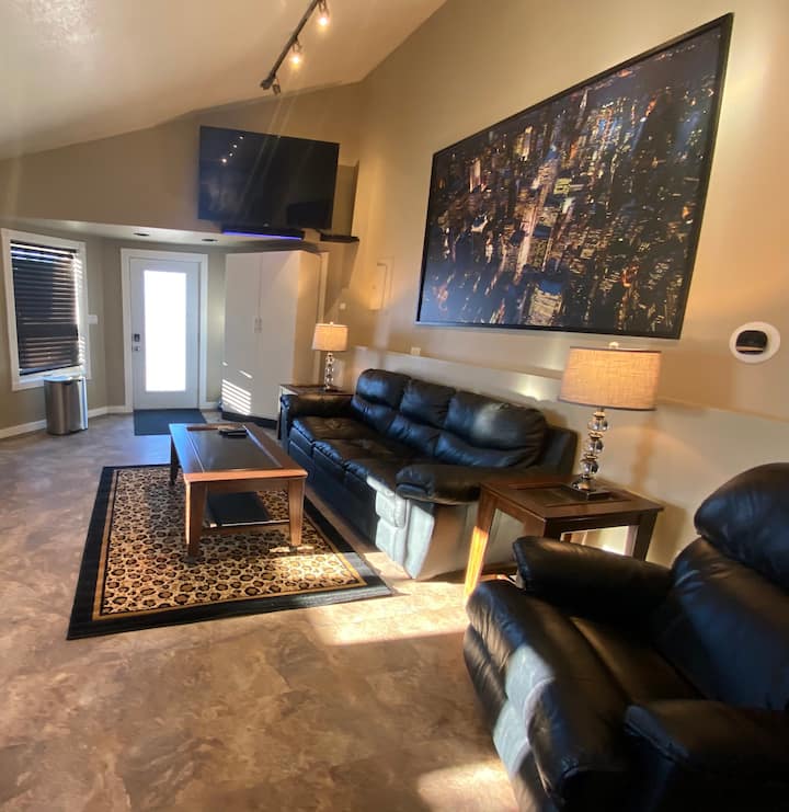 Modern 1 Bedroom 1 Bathroom Rental Home - Dawson Creek