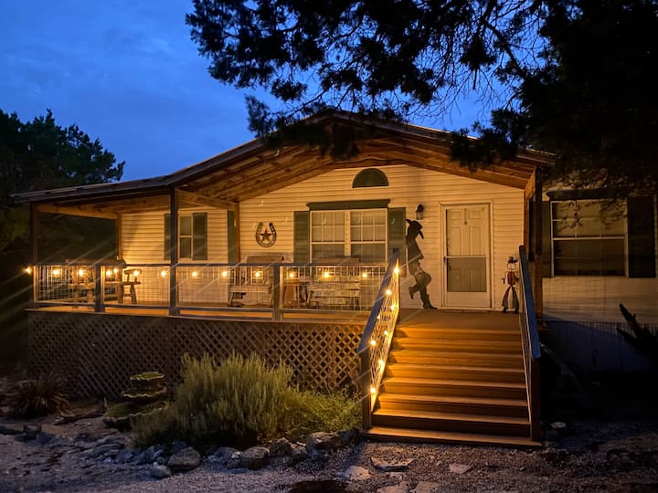 Peaceful Get-away On 3.5 Acres With A Hot Tub - Wimberley, TX