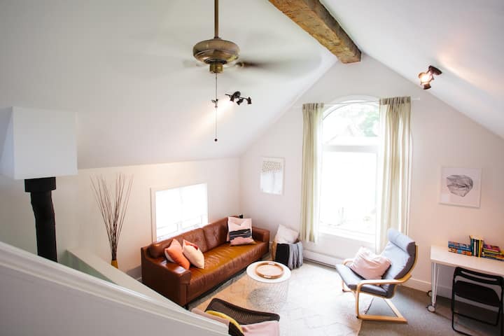 Character-filled Farm Guest House On 8 Acres - Hockley Valley