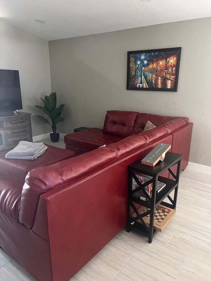 Cheerful Updated 3-bedroom Property With 4 Beds - Mesa, AZ