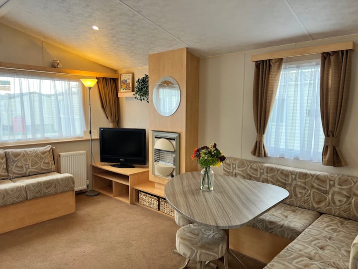 A Very Well Presented 3 Bedroom Static Caravan - West Sussex
