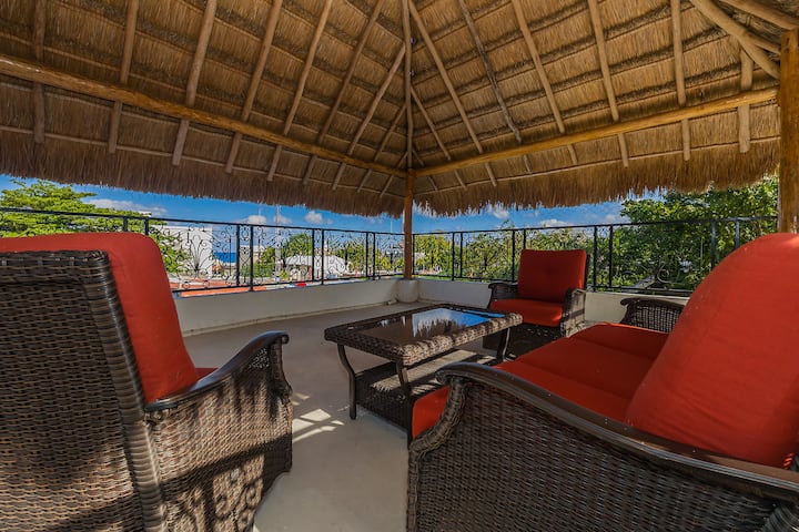 By The Airport-1 Block From Ocean-downtown-w/pool! - Cozumel