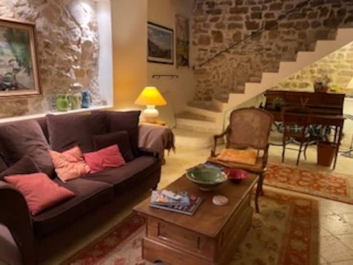 Verité Maison De Lorgues 
2 Bed Stone Village Home - Lorgues