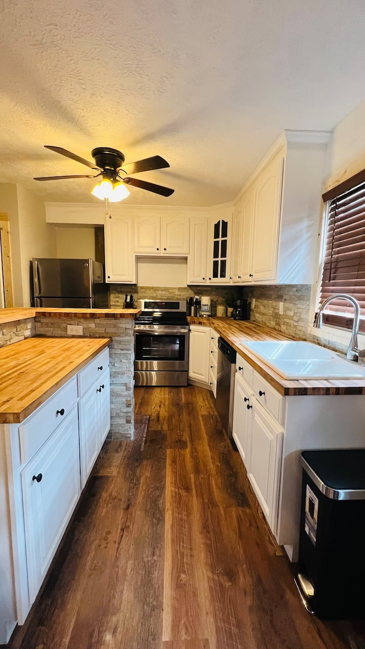 Simply Cozy 1br With Fireplace, Custom Kitchen - North Myrtle Beach, SC