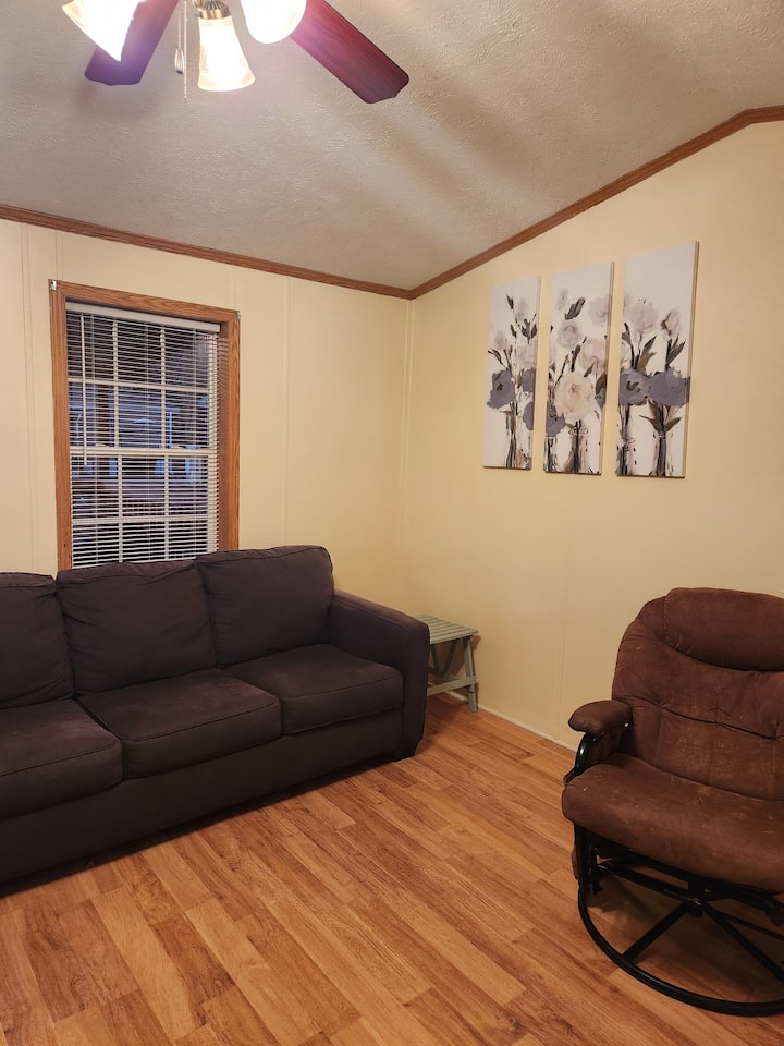 Lovely 2 Bedroom Home With Indoor Fireplace - Dundee, NY