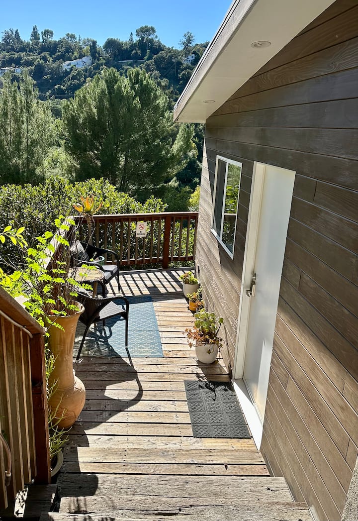 Magical Hilltop Bungalow & Garden With Views - Laurel Canyon - Los Angeles