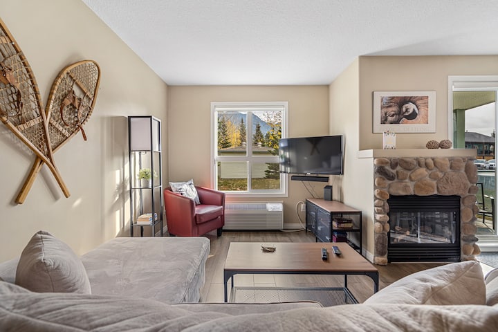 Polar Peak | Hot Tub | Pool | Gas Fireplace - Radium Hot Springs
