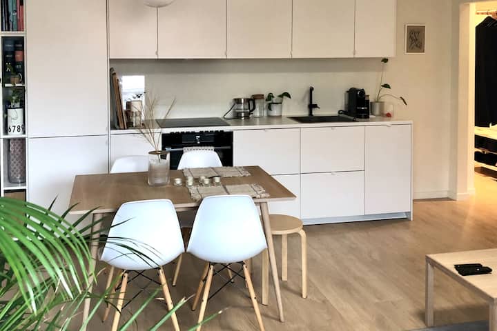 Modern Apartment With Sunny Balcony In Sofienberg - Oslo