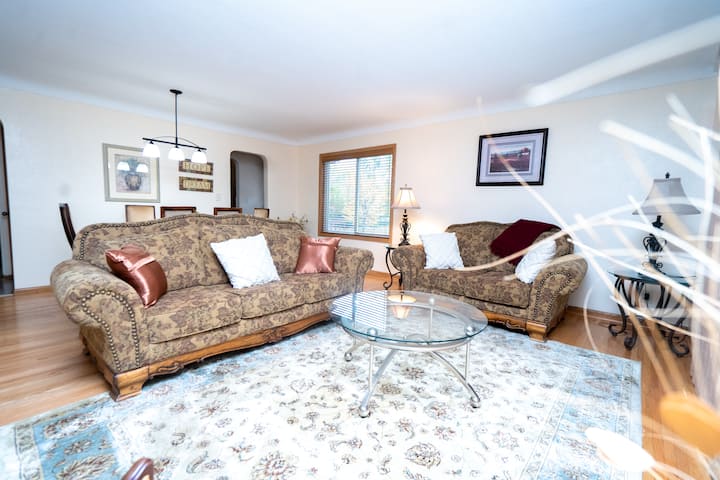 Cozy 5br Home, Wi-fi, Parking  & Free Cancelation - White Bear Lake, MN