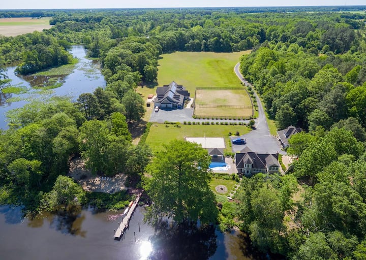 Cypress Creek Retreat Barn-dominium W/water Views - Trap Pond State Park, Laurel