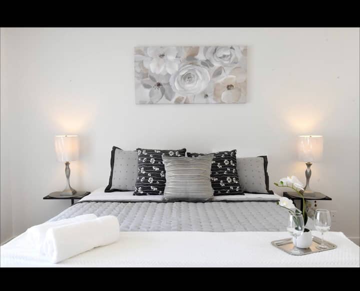 Cheerful 4 Bedroom Home With Free Wi-fi. - Moreno Valley, CA