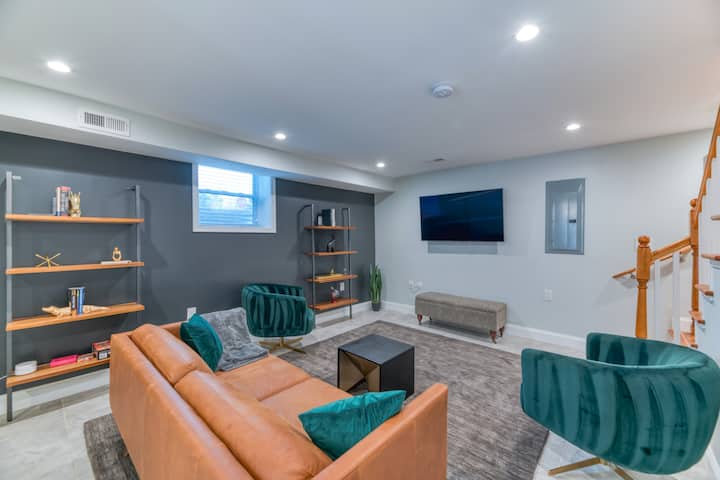 Ash Abode - Free Secured Parking - Largo, MD