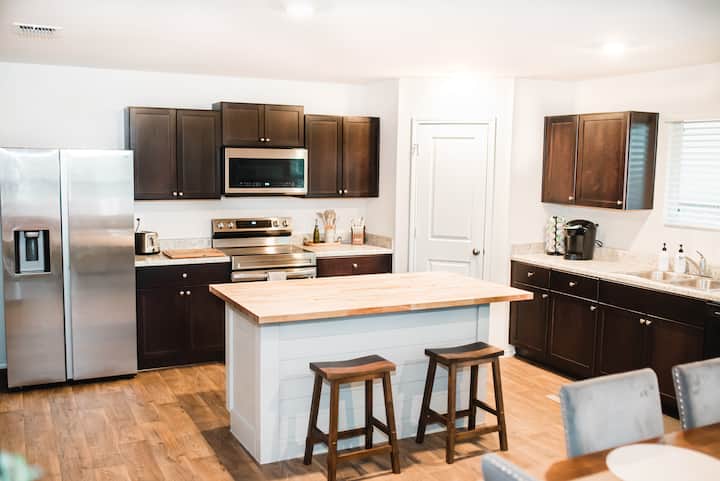 Cozy New Home Close To Seaworld And Lackland Afb - San Antonio, TX