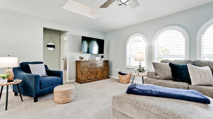 Heated Pool Haven | Dog Friendly & Near Beaches - Sarasota, FL