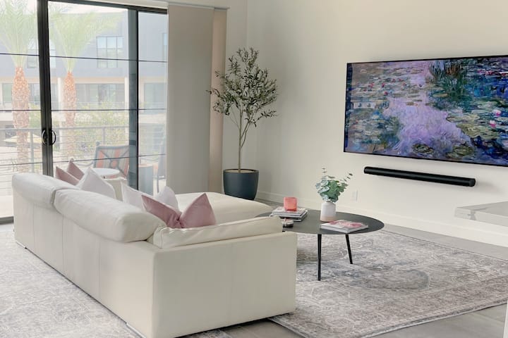 Sun Filled Spa Like Retreat! - Tempe, AZ