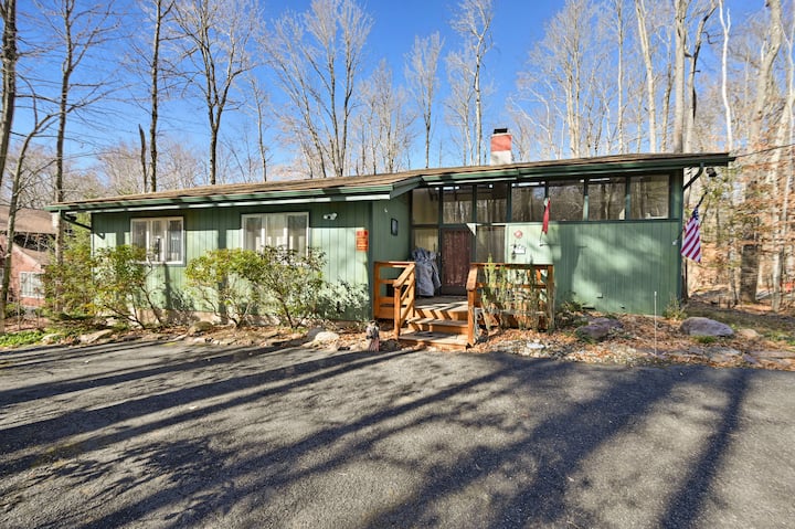 Pocono Pines, Lake Naomi 3 Bedrooms, 2 Full Bath - Pocono Lake, PA