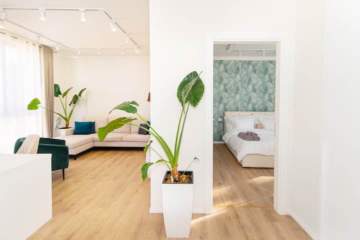 Bright, Central 1-bedroom With Parking - Tirana