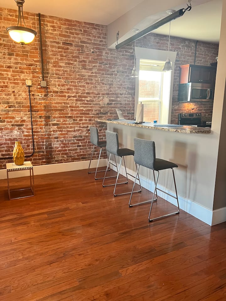 Downtown Cozy Corners 2bd/2bth - 貝爾維爾