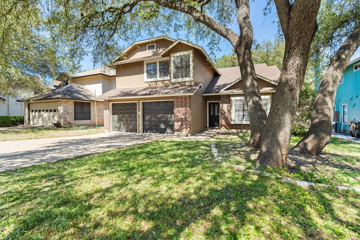 Big Beautiful House Large Yard & Child Playroom - Austin, TX